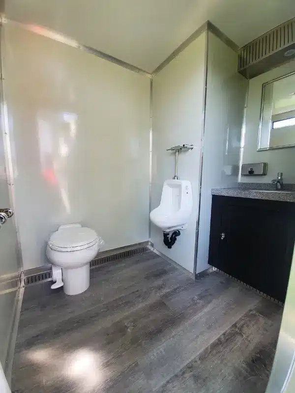 Portable Restrooms / Executive Washcars | Elite Vac & Steam - Hydrovac ...